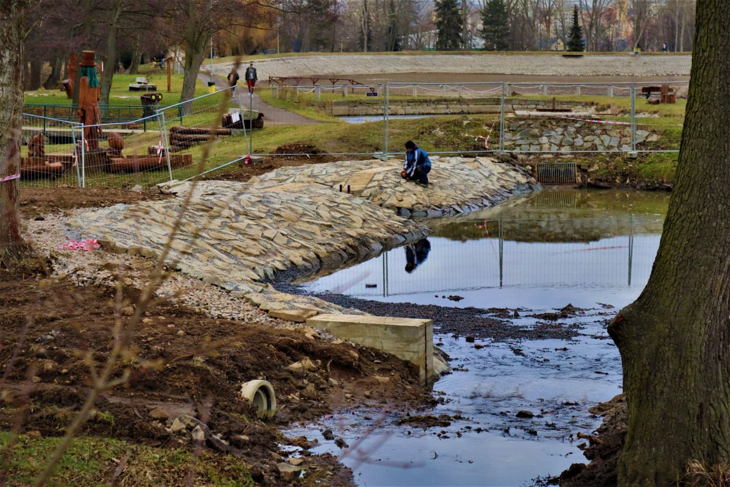 Na Nováku se upravuje kalník a buduje litorální pásmo